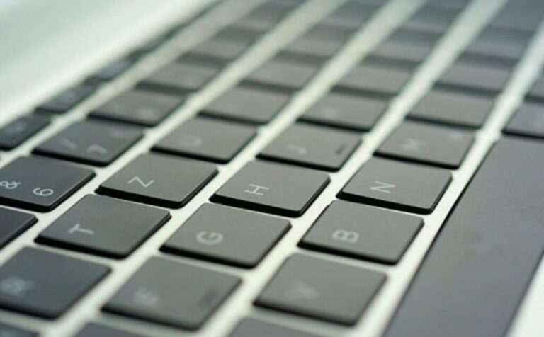 How Much Does It Cost To Replace A Laptop Keyboard? - 2023 Ultimate ...